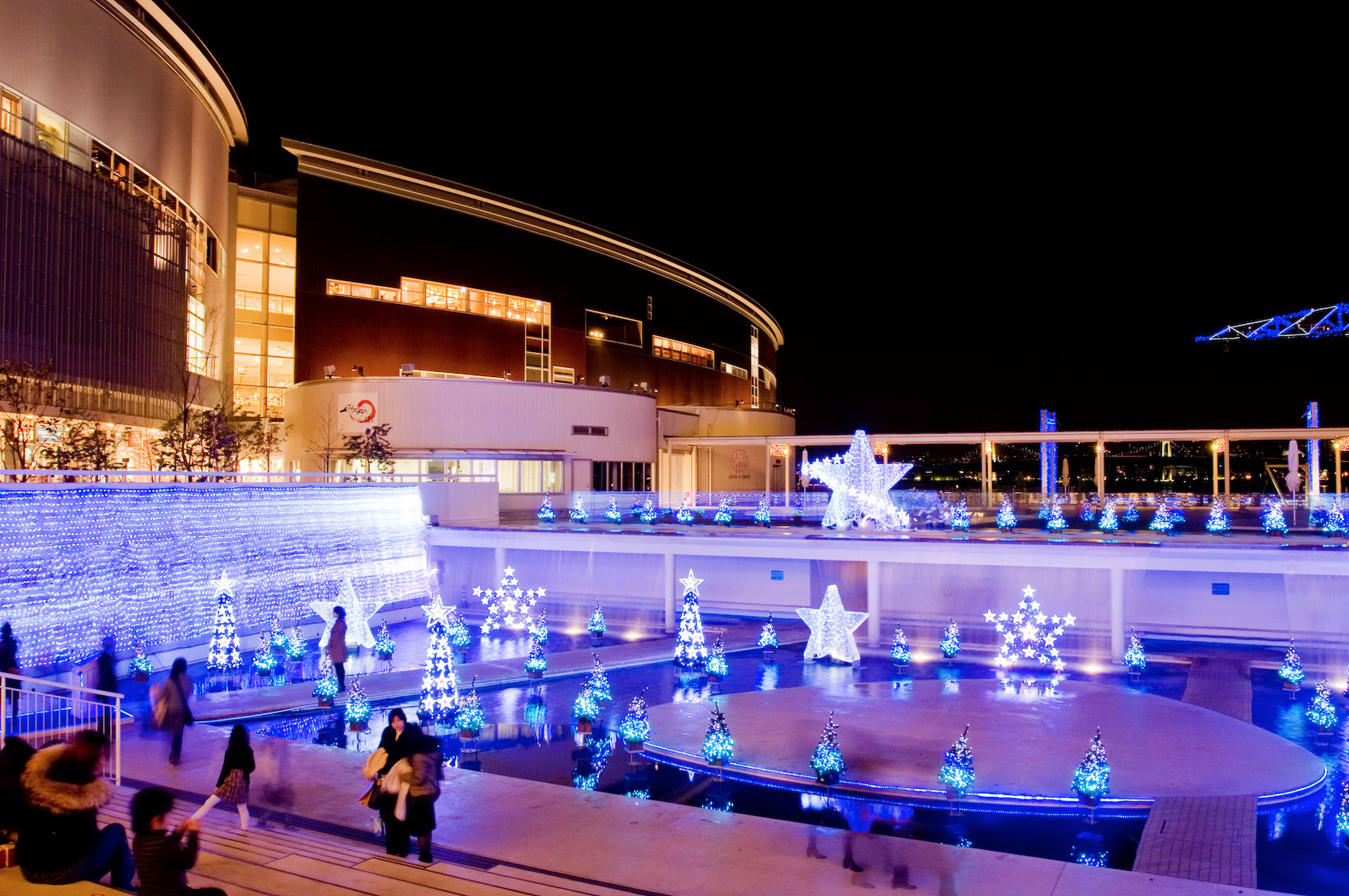Where to Go Ice-Skating: The Seven Most Picturesque Skating Rinks in ...